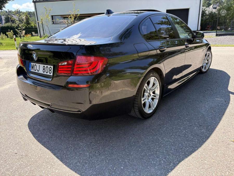 Melns BMW 530 2010 Viļņa, ar dzinēja tilpumu 3.00 L un nobraukumu 300 tūkst. km par 9350 €, foto 14 vietnē AUTOMOTO.COM.LV