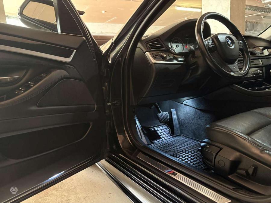 Melns BMW 530 2010 Viļņa, ar dzinēja tilpumu 3.00 L un nobraukumu 300 tūkst. km par 9350 €, foto 21 vietnē AUTOMOTO.COM.LV