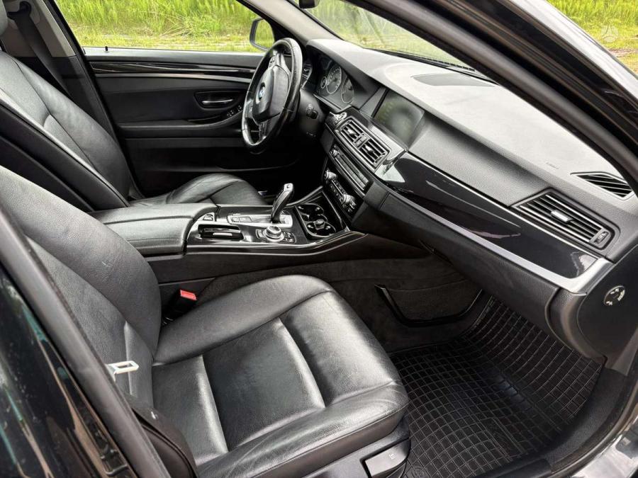 Melns BMW 530 2010 Viļņa, ar dzinēja tilpumu 3.00 L un nobraukumu 300 tūkst. km par 9350 €, foto 25 vietnē AUTOMOTO.COM.LV