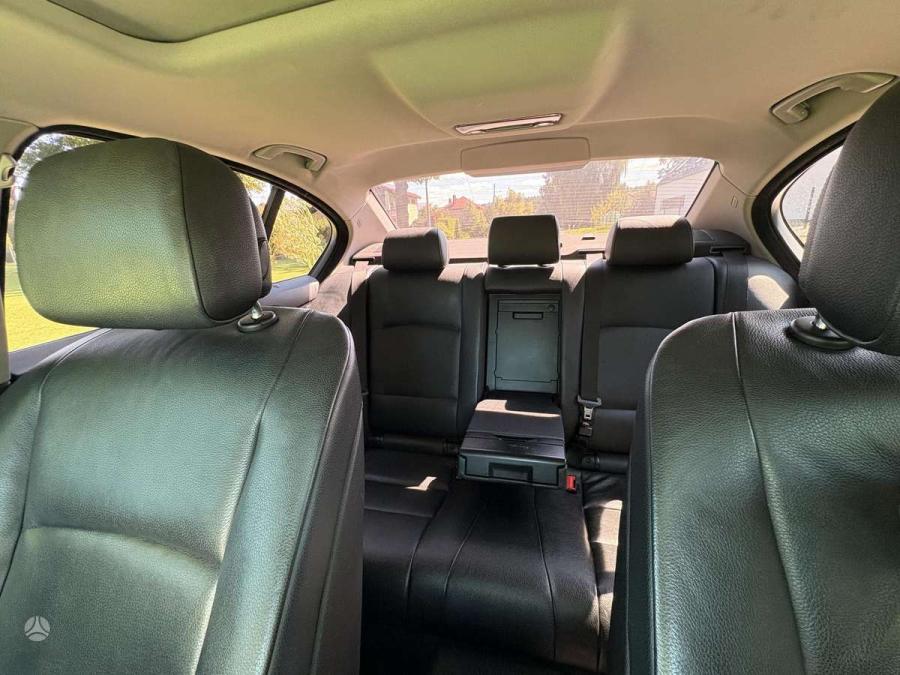 Melns BMW 530 2010 Viļņa, ar dzinēja tilpumu 3.00 L un nobraukumu 300 tūkst. km par 9350 €, foto 28 vietnē AUTOMOTO.COM.LV