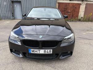 Black BMW 530 2010 in Vilnius, with an engine capacity of 3.00 L and mileage of 384 thousand km for 9999 €, photo 3 on AUTOMOTO.COM.LV