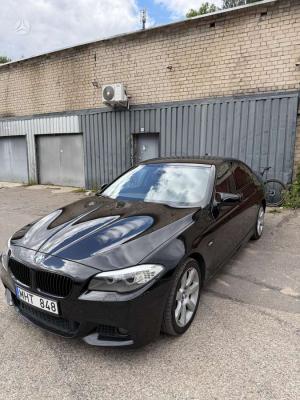 Black BMW 530 2010 in Vilnius, with an engine capacity of 3.00 L and mileage of 384 thousand km for 9999 €, photo 5 on AUTOMOTO.COM.LV
