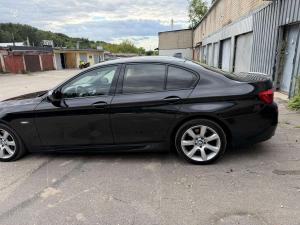 Black BMW 530 2010 in Vilnius, with an engine capacity of 3.00 L and mileage of 384 thousand km for 9999 €, photo 8 on AUTOMOTO.COM.LV