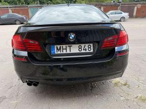 Black BMW 530 2010 in Vilnius, with an engine capacity of 3.00 L and mileage of 384 thousand km for 9999 €, photo 12 on AUTOMOTO.COM.LV