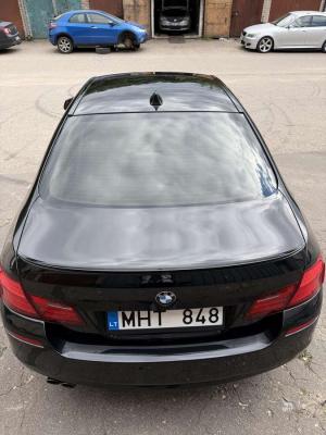 Black BMW 530 2010 in Vilnius, with an engine capacity of 3.00 L and mileage of 384 thousand km for 9999 €, photo 13 on AUTOMOTO.COM.LV