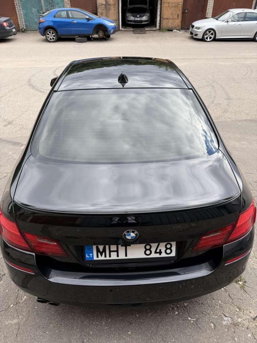 Black BMW 530 2010 in Vilnius, with an engine capacity of 3.00 L and mileage of 384 thousand km for 9999 €, photo 13 on AUTOMOTO.COM.LV