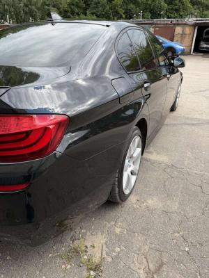 Black BMW 530 2010 in Vilnius, with an engine capacity of 3.00 L and mileage of 384 thousand km for 9999 €, photo 14 on AUTOMOTO.COM.LV