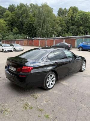 Black BMW 530 2010 in Vilnius, with an engine capacity of 3.00 L and mileage of 384 thousand km for 9999 €, photo 15 on AUTOMOTO.COM.LV