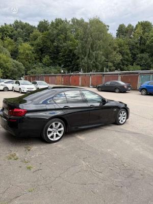 Black BMW 530 2010 in Vilnius, with an engine capacity of 3.00 L and mileage of 384 thousand km for 9999 €, photo 16 on AUTOMOTO.COM.LV