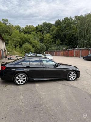 Black BMW 530 2010 in Vilnius, with an engine capacity of 3.00 L and mileage of 384 thousand km for 9999 €, photo 17 on AUTOMOTO.COM.LV