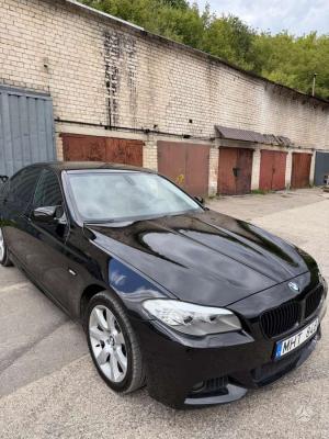 Black BMW 530 2010 in Vilnius, with an engine capacity of 3.00 L and mileage of 384 thousand km for 9999 €, photo 20 on AUTOMOTO.COM.LV