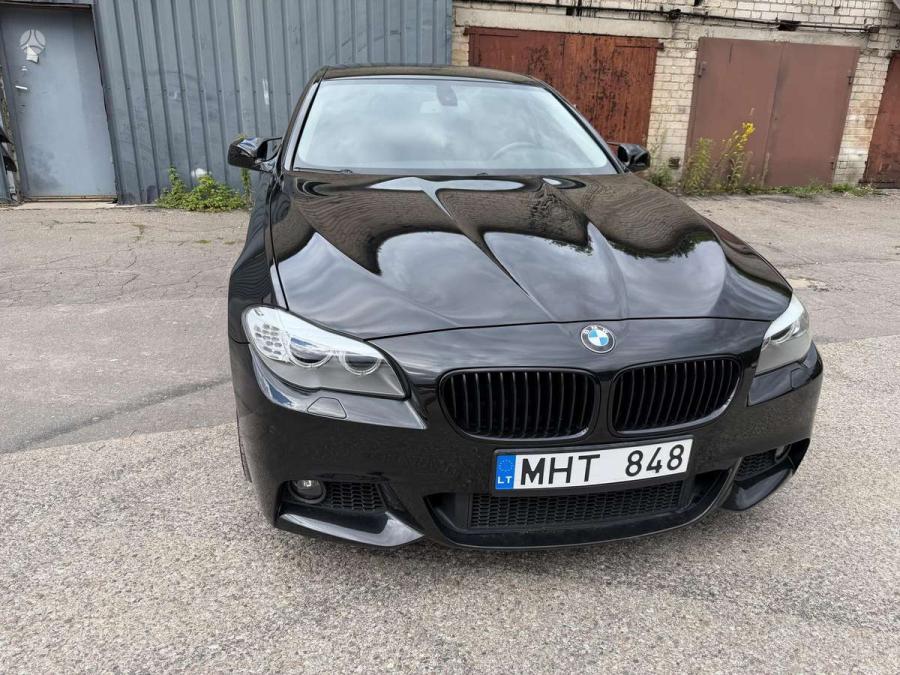 Black BMW 530 2010 in Vilnius, with an engine capacity of 3.00 L and mileage of 384 thousand km for 9999 €, photo 22 on AUTOMOTO.COM.LV