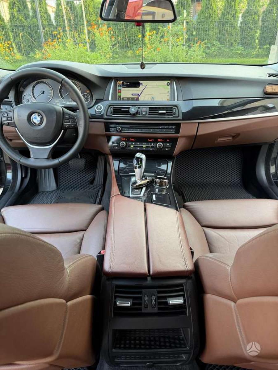 Black BMW 530 2010 in Vilnius, with an engine capacity of 3.00 L and mileage of 384 thousand km for 9999 €, photo 23 on AUTOMOTO.COM.LV