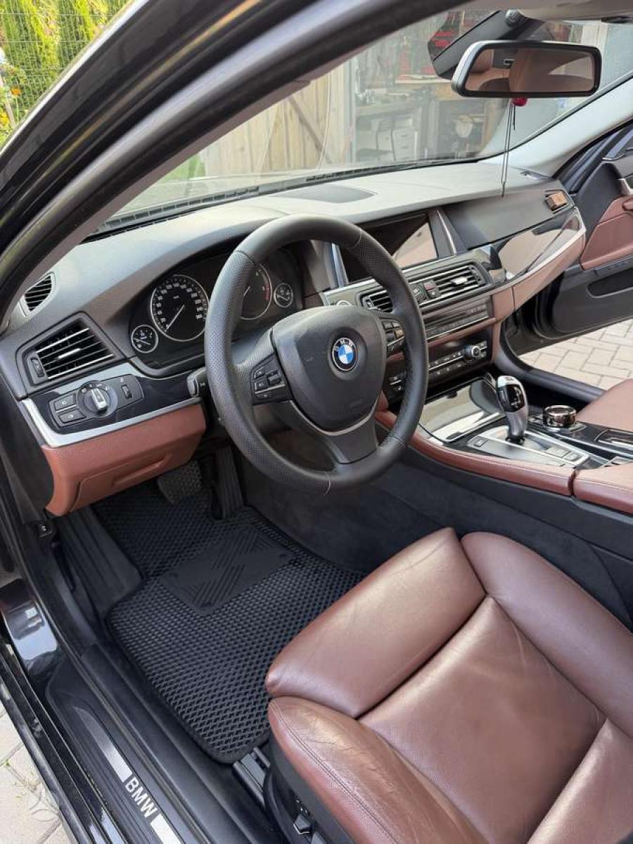 Black BMW 530 2010 in Vilnius, with an engine capacity of 3.00 L and mileage of 384 thousand km for 9999 €, photo 26 on AUTOMOTO.COM.LV