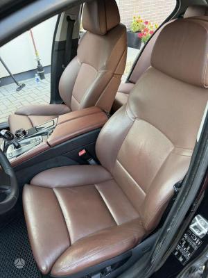 Black BMW 530 2010 in Vilnius, with an engine capacity of 3.00 L and mileage of 384 thousand km for 9999 €, photo 28 on AUTOMOTO.COM.LV