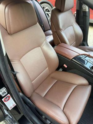 Black BMW 530 2010 in Vilnius, with an engine capacity of 3.00 L and mileage of 384 thousand km for 9999 €, photo 29 on AUTOMOTO.COM.LV