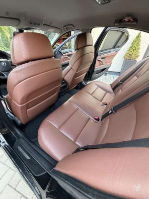 Black BMW 530 2010 in Vilnius, with an engine capacity of 3.00 L and mileage of 384 thousand km for 9999 €, photo 30 on AUTOMOTO.COM.LV