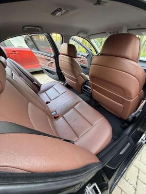 Black BMW 530 2010 in Vilnius, with an engine capacity of 3.00 L and mileage of 384 thousand km for 9999 €, photo 31 on AUTOMOTO.COM.LV