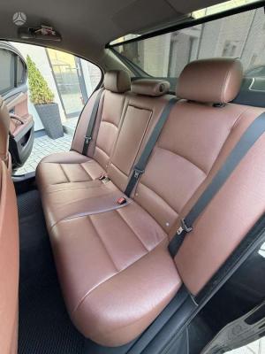 Black BMW 530 2010 in Vilnius, with an engine capacity of 3.00 L and mileage of 384 thousand km for 9999 €, photo 32 on AUTOMOTO.COM.LV