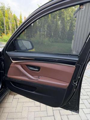 Black BMW 530 2010 in Vilnius, with an engine capacity of 3.00 L and mileage of 384 thousand km for 9999 €, photo 34 on AUTOMOTO.COM.LV