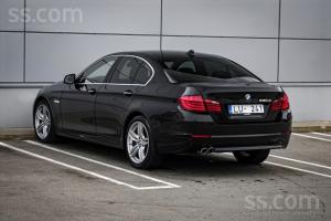 Black BMW 530 2010 in Riga, with an engine capacity of 3.00 L and mileage of 303 thousand km for 7990 €, photo 7 on AUTOMOTO.COM.LV