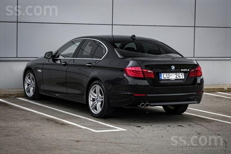 Black BMW 530 2010 in Riga, with an engine capacity of 3.00 L and mileage of 303 thousand km for 7990 €, photo 7 on AUTOMOTO.COM.LV