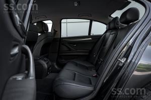 Black BMW 530 2010 in Riga, with an engine capacity of 3.00 L and mileage of 303 thousand km for 7990 €, photo 11 on AUTOMOTO.COM.LV