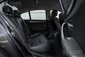 Black BMW 530 2010 in Riga, with an engine capacity of 3.00 L and mileage of 303 thousand km for 7990 €, photo 12 on AUTOMOTO.COM.LV