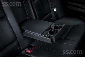 Black BMW 530 2010 in Riga, with an engine capacity of 3.00 L and mileage of 303 thousand km for 7990 €, photo 13 on AUTOMOTO.COM.LV