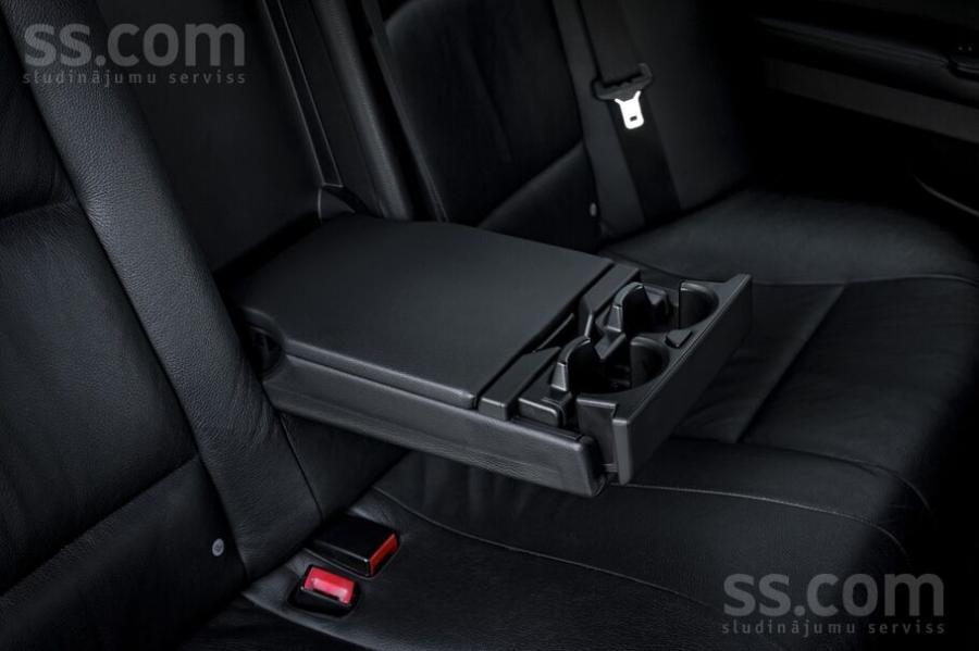 Black BMW 530 2010 in Riga, with an engine capacity of 3.00 L and mileage of 303 thousand km for 7990 €, photo 13 on AUTOMOTO.COM.LV