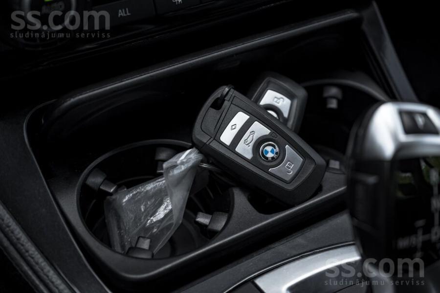 Black BMW 530 2010 in Riga, with an engine capacity of 3.00 L and mileage of 303 thousand km for 7990 €, photo 29 on AUTOMOTO.COM.LV