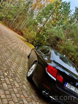 Black BMW 530 2010 in Rezekne, with an engine capacity of 3.00 L and mileage of 324 thousand km for 10800 €, photo 4 on AUTOMOTO.COM.LV