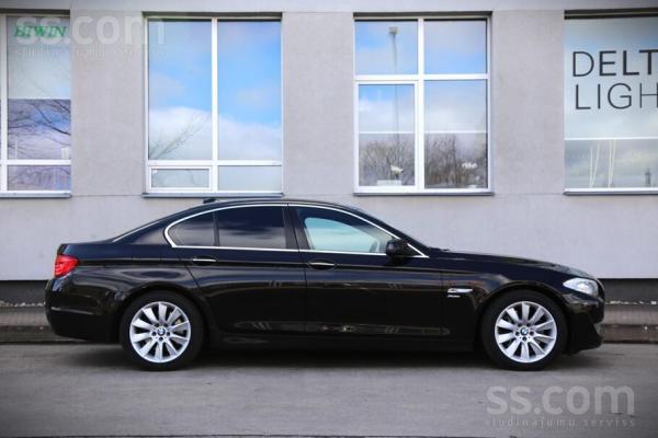 Black BMW 530 2011 in Riga, with an engine capacity of 3.00 L and mileage of 0 thousand km for 8995 €, photo 3 on AUTOMOTO.COM.LV