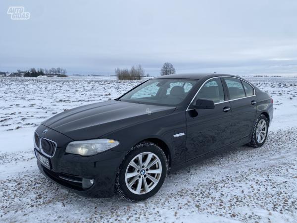 Black BMW 530 2011 in Marijampole, with an engine capacity of 3.00 L and mileage of 329 thousand km for 8700 €, photo 8 on AUTOMOTO.COM.LV