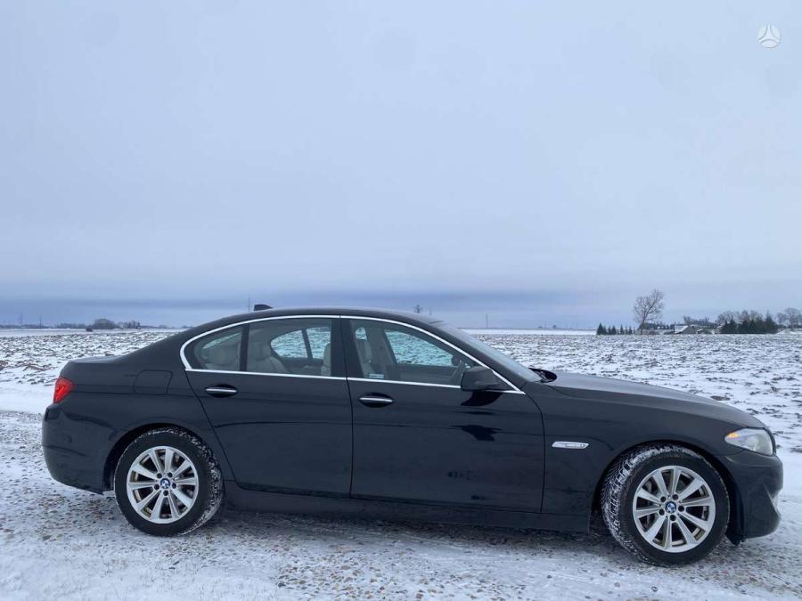 Black BMW 530 2011 in Marijampole, with an engine capacity of 2.99 L and mileage of 329 thousand km for 8700 €, photo 3 on AUTOMOTO.COM.LV