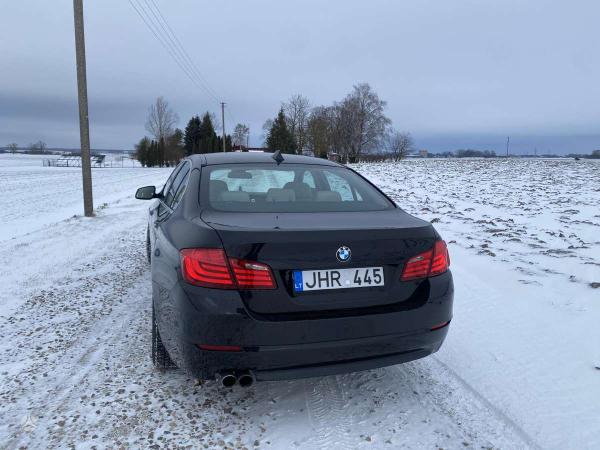 Black BMW 530 2011 in Marijampole, with an engine capacity of 2.99 L and mileage of 329 thousand km for 8700 €, photo 5 on AUTOMOTO.COM.LV
