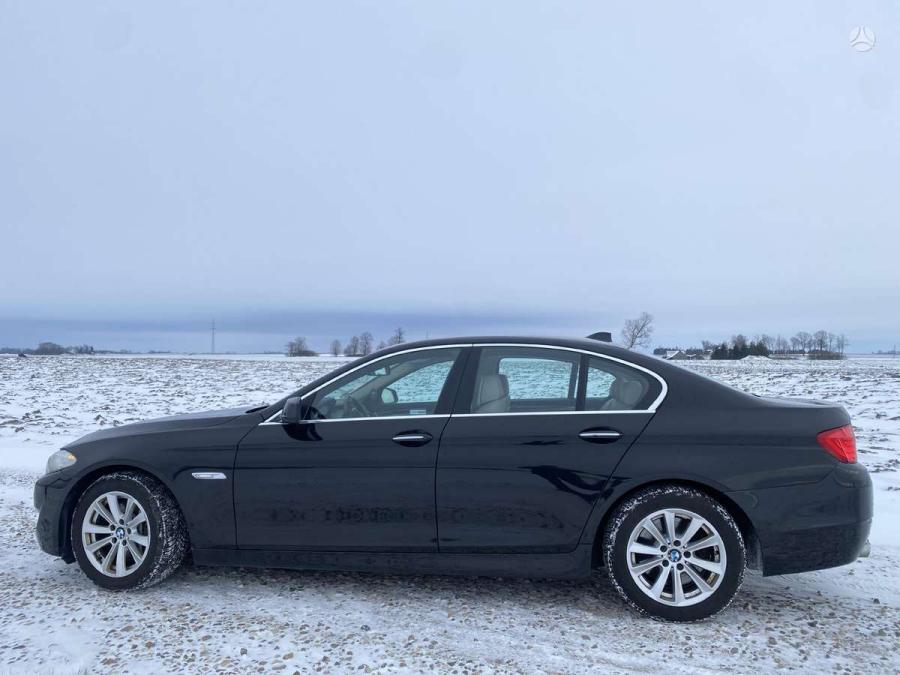Black BMW 530 2011 in Marijampole, with an engine capacity of 2.99 L and mileage of 329 thousand km for 8700 €, photo 7 on AUTOMOTO.COM.LV