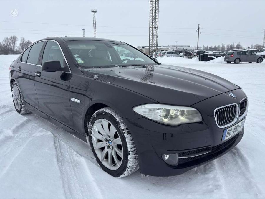 Black BMW 530 2011 in Marijampole, with an engine capacity of 2.99 L and mileage of 243 thousand km for 10200 €, photo 3 on AUTOMOTO.COM.LV