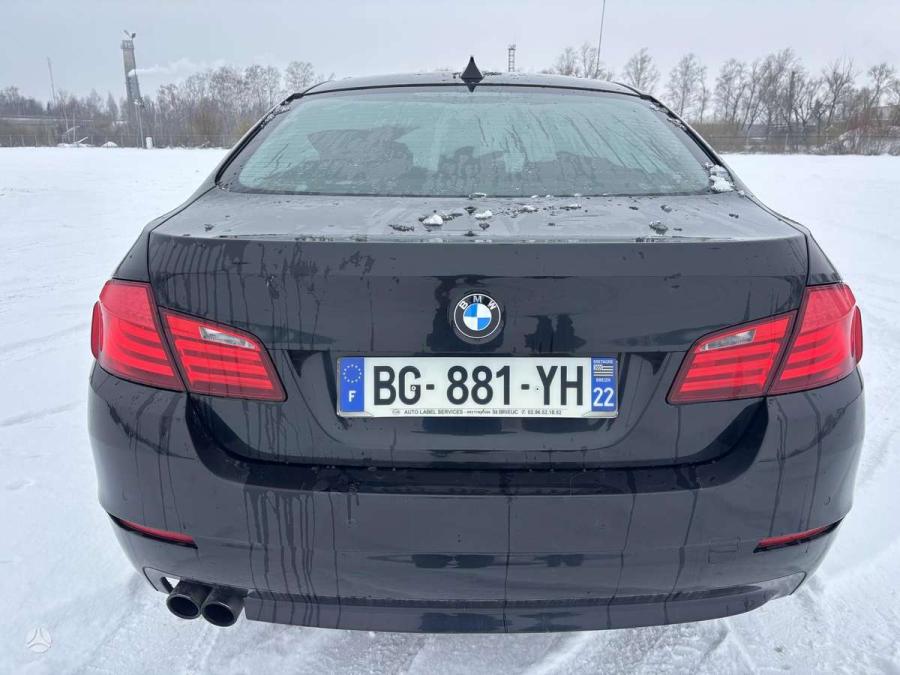 Black BMW 530 2011 in Marijampole, with an engine capacity of 2.99 L and mileage of 243 thousand km for 10200 €, photo 4 on AUTOMOTO.COM.LV