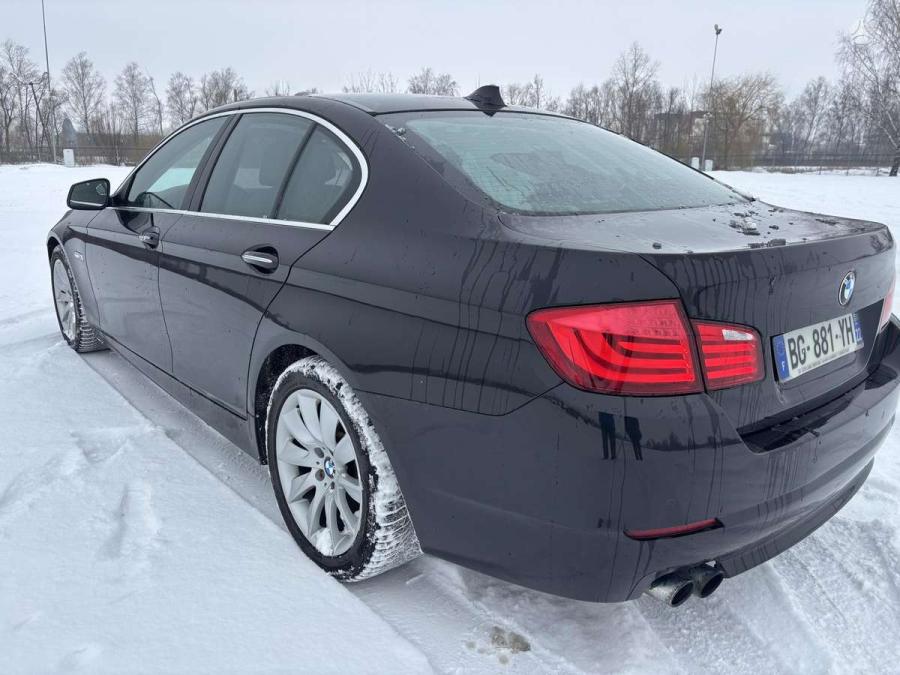 Black BMW 530 2011 in Marijampole, with an engine capacity of 2.99 L and mileage of 243 thousand km for 10200 €, photo 6 on AUTOMOTO.COM.LV