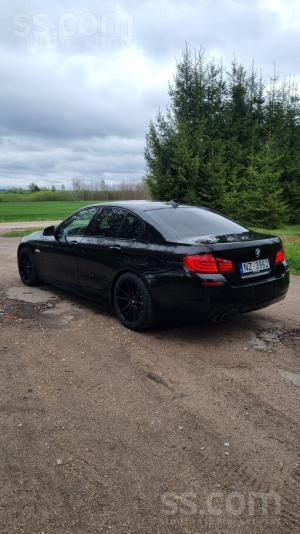 Melns BMW 530 2011 Saldus, ar dzinēja tilpumu 3.00 L un nobraukumu 330 tūkst. km par 10200 €, foto 4 vietnē AUTOMOTO.COM.LV