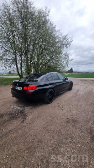 Melns BMW 530 2011 Saldus, ar dzinēja tilpumu 3.00 L un nobraukumu 330 tūkst. km par 10200 €, foto 5 vietnē AUTOMOTO.COM.LV