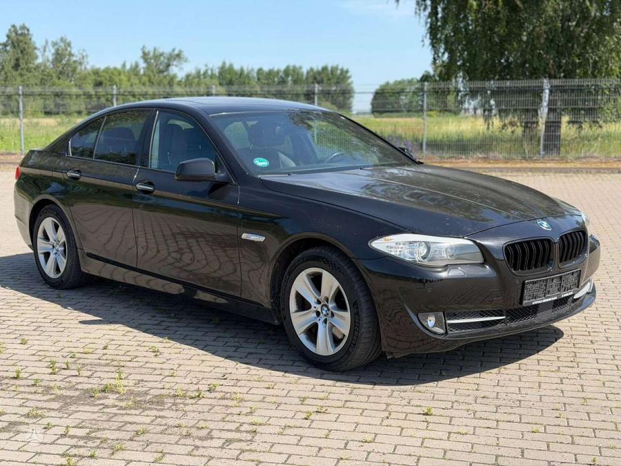 Black BMW 530 2011 in Marijampole, with an engine capacity of 3.00 L and mileage of 301 thousand km for 6100 €, photo 1 on AUTOMOTO.COM.LV