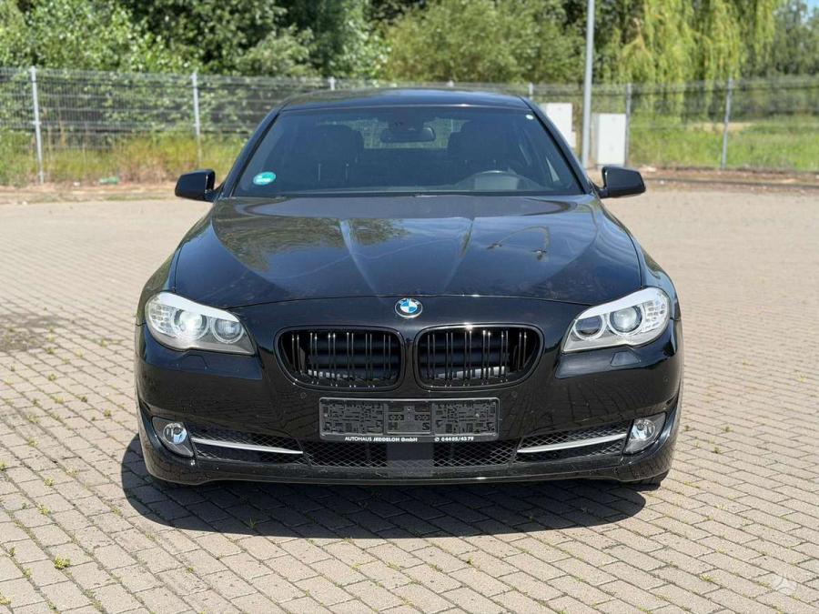 Black BMW 530 2011 in Marijampole, with an engine capacity of 3.00 L and mileage of 301 thousand km for 6100 €, photo 3 on AUTOMOTO.COM.LV