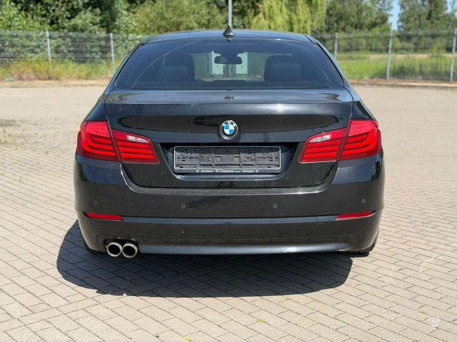 Black BMW 530 2011 in Marijampole, with an engine capacity of 3.00 L and mileage of 301 thousand km for 6100 €, photo 7 on AUTOMOTO.COM.LV