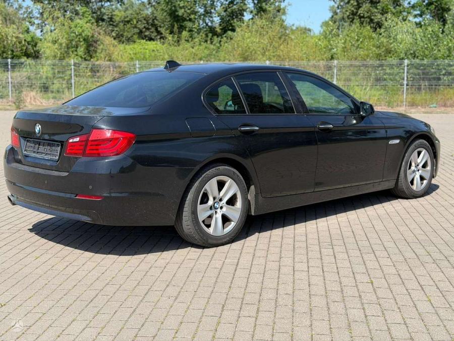 Black BMW 530 2011 in Marijampole, with an engine capacity of 3.00 L and mileage of 301 thousand km for 6100 €, photo 8 on AUTOMOTO.COM.LV