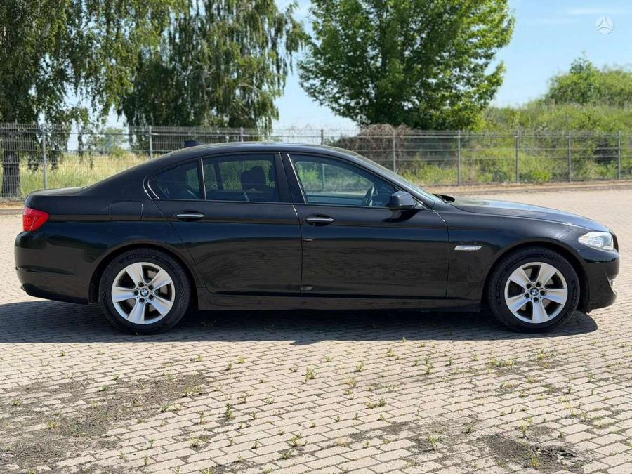 Black BMW 530 2011 in Marijampole, with an engine capacity of 3.00 L and mileage of 301 thousand km for 6100 €, photo 9 on AUTOMOTO.COM.LV
