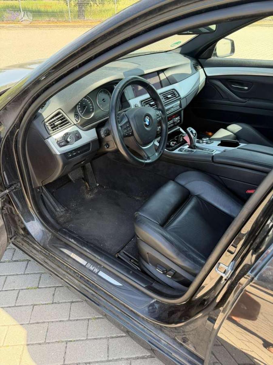 Black BMW 530 2011 in Marijampole, with an engine capacity of 3.00 L and mileage of 301 thousand km for 6100 €, photo 10 on AUTOMOTO.COM.LV