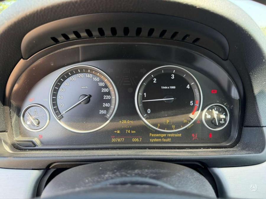 Black BMW 530 2011 in Marijampole, with an engine capacity of 3.00 L and mileage of 301 thousand km for 6100 €, photo 15 on AUTOMOTO.COM.LV