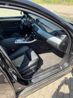 Black BMW 530 2011 in Marijampole, with an engine capacity of 3.00 L and mileage of 301 thousand km for 6100 €, photo 16 on AUTOMOTO.COM.LV